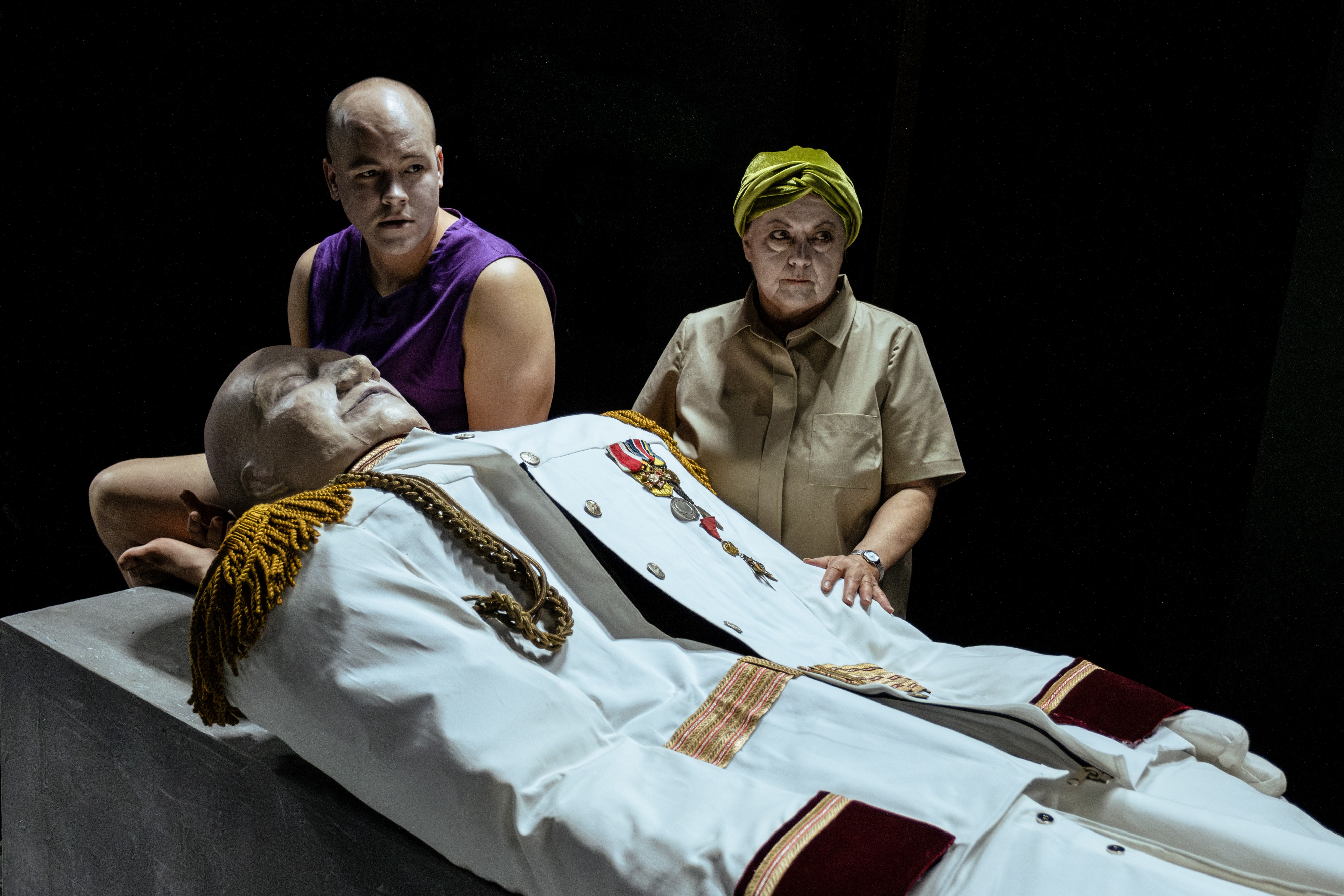 VOLÁNÍ RODU | Východočeské divadlo Pardubice