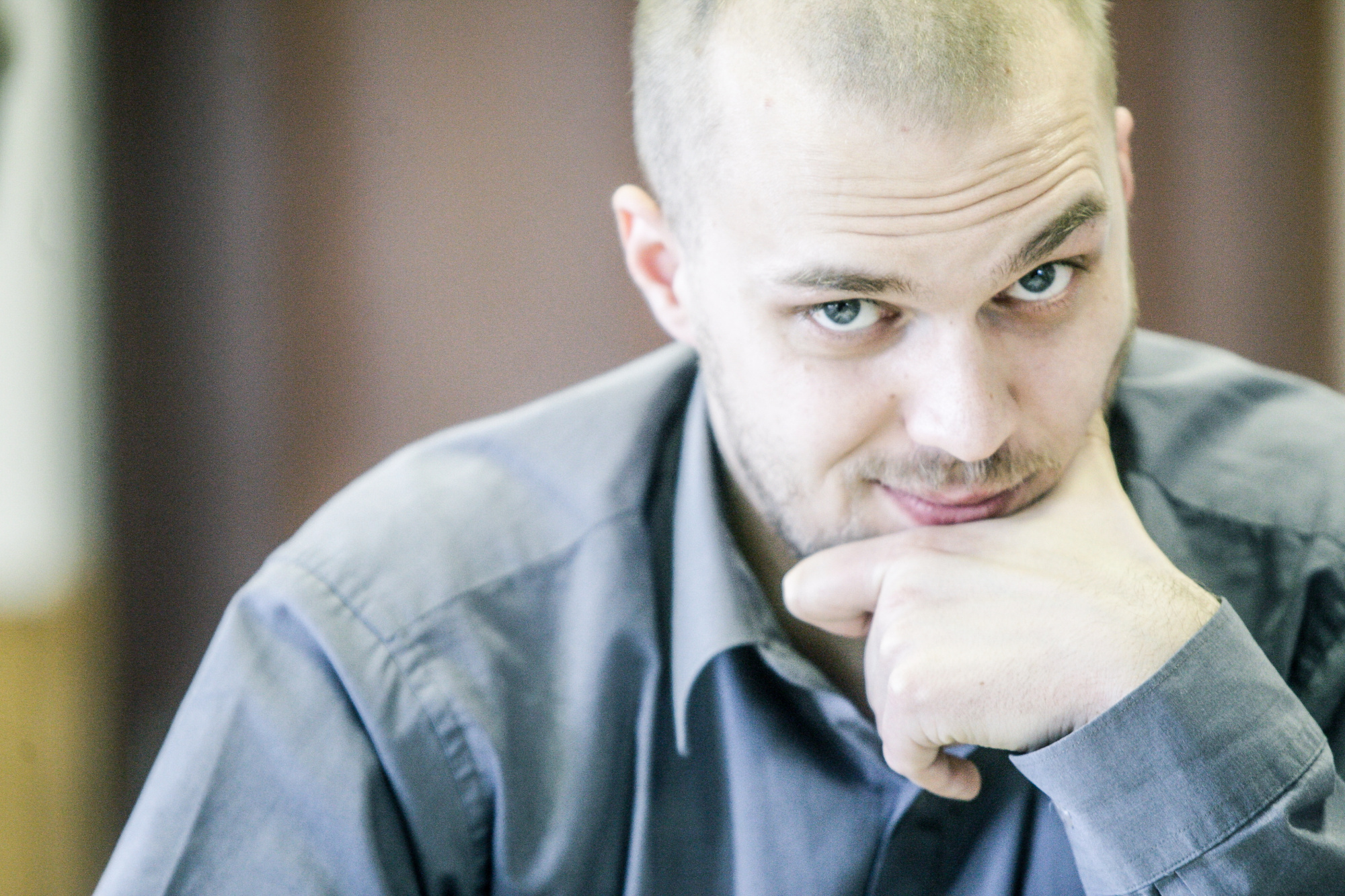 Režisér Adam Doležal o Ribstolu a revoluci | Východočeské divadlo Pardubice