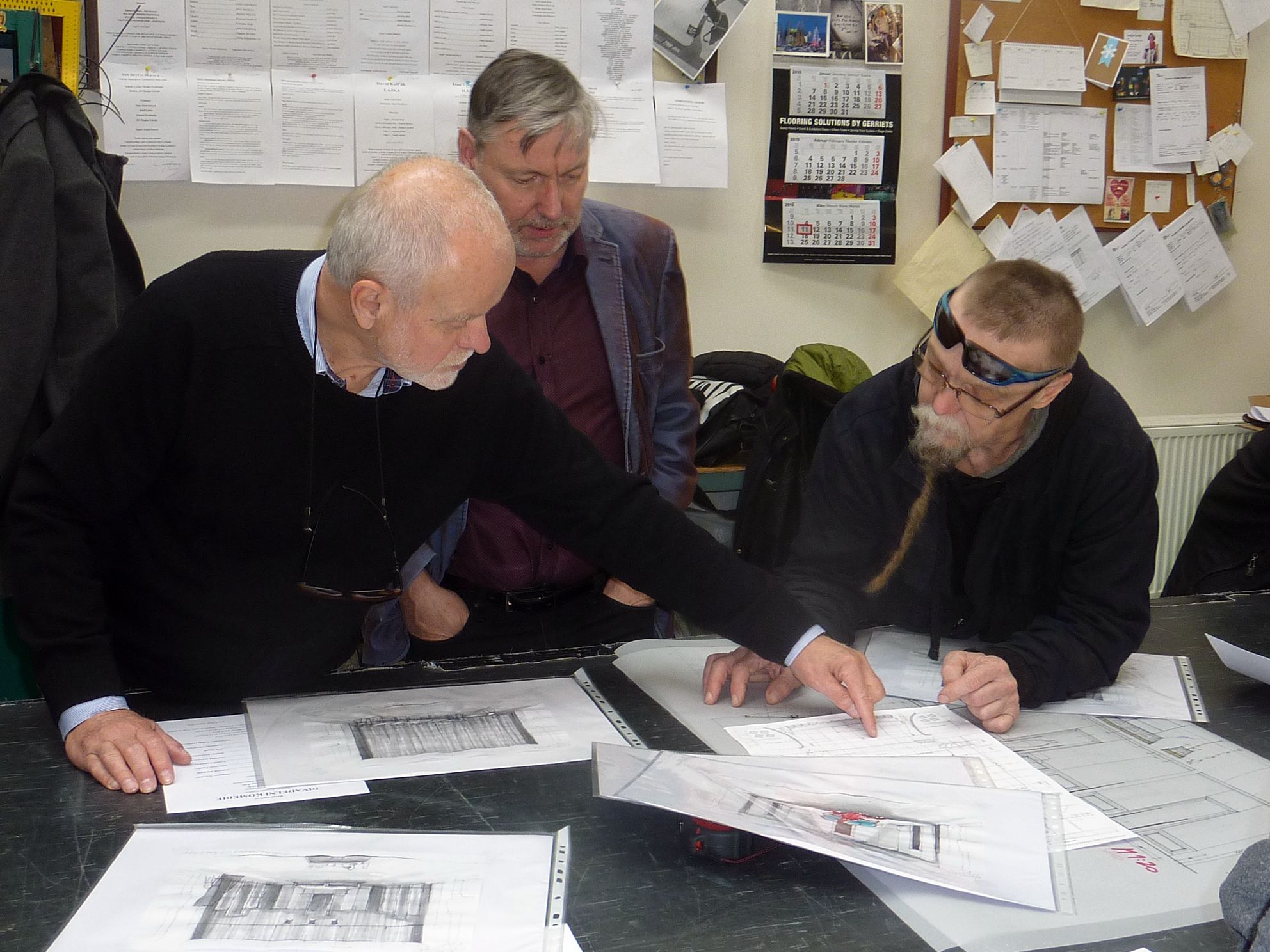 Divadelní komedie v dekoračních dílnách | Východočeské divadlo Pardubice