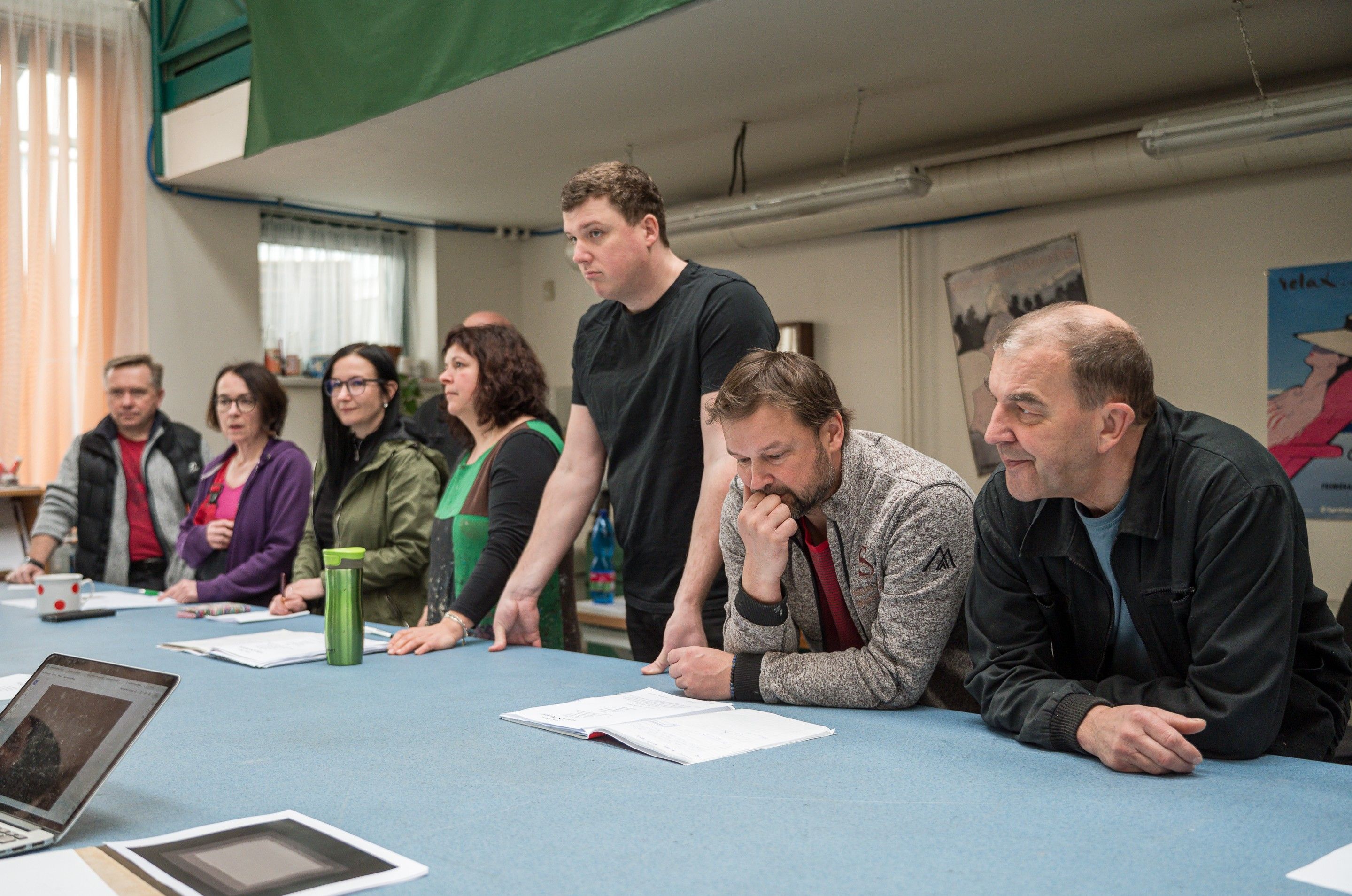 VOLÁNÍ RODU v dílenském dvoře | Východočeské divadlo Pardubice