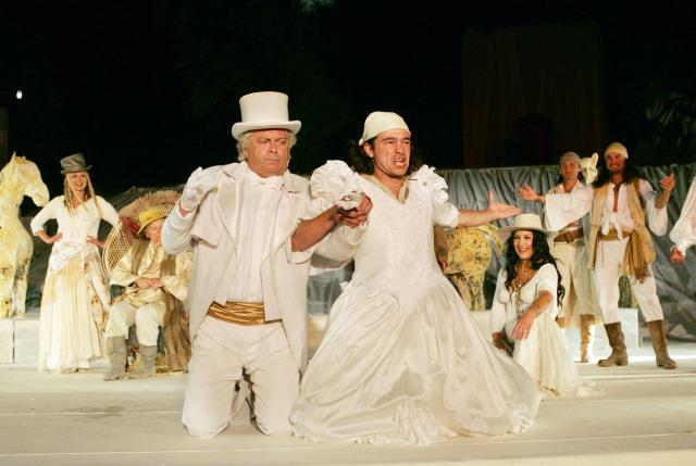 CIKÁNI JDOU DO NEBE | Východočeské divadlo Pardubice