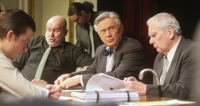 Na jevišti se naposledy sejde 12 rozhněvaných mužů | Východočeské ...